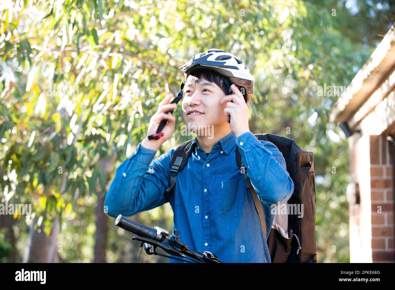 Helm mit haube -Fotos und -Bildmaterial in hoher Auflösung – Alamy