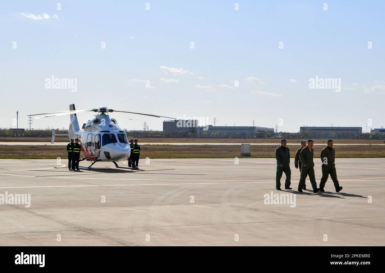 (230407) -- TIANJIN, 7. April 2023 (Xinhua) -- die Besatzungsmitglieder ...