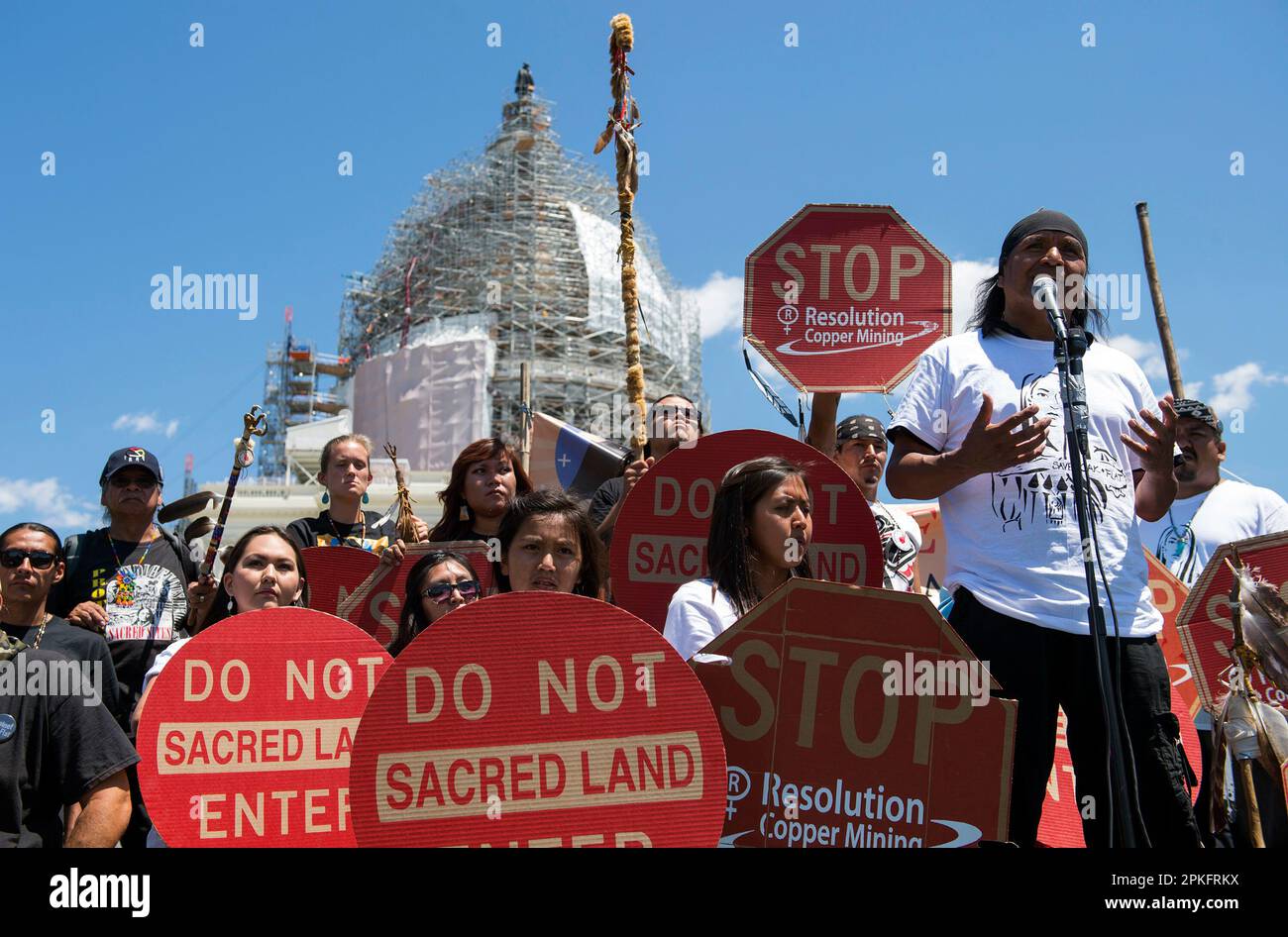 FILE - Tribal councilman Wendsler Nosie Sr. speaks with Apache ...