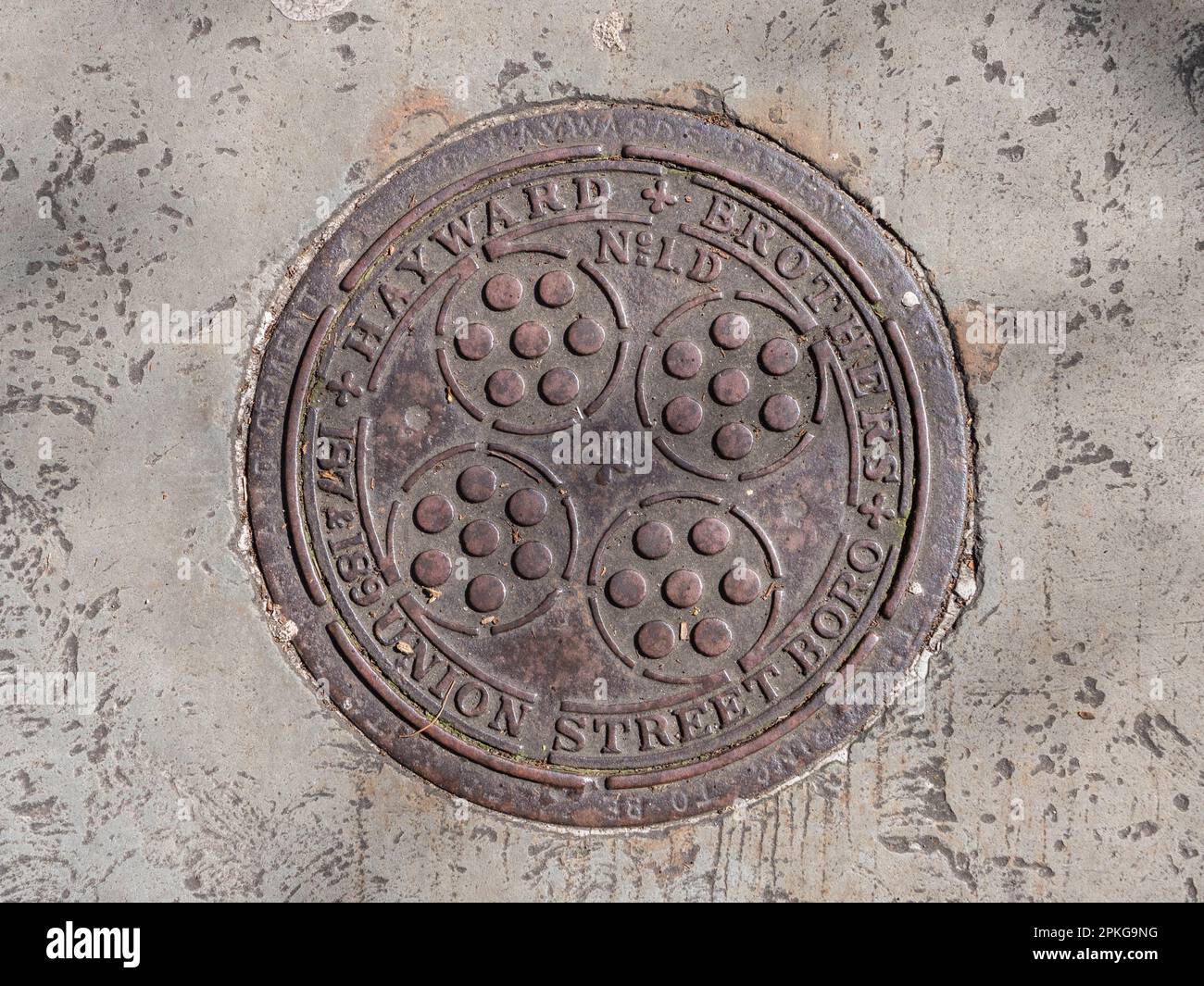 Coal hole cover -Fotos und -Bildmaterial in hoher Auflösung – Alamy