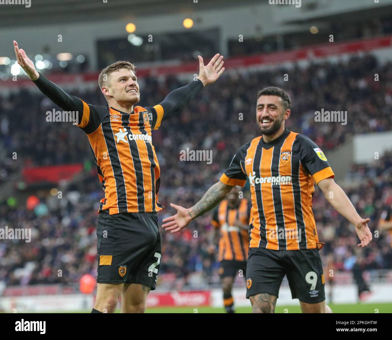 Regan Slater #27 von Hull City feiert sein Ziel, es beim Sky Bet ...