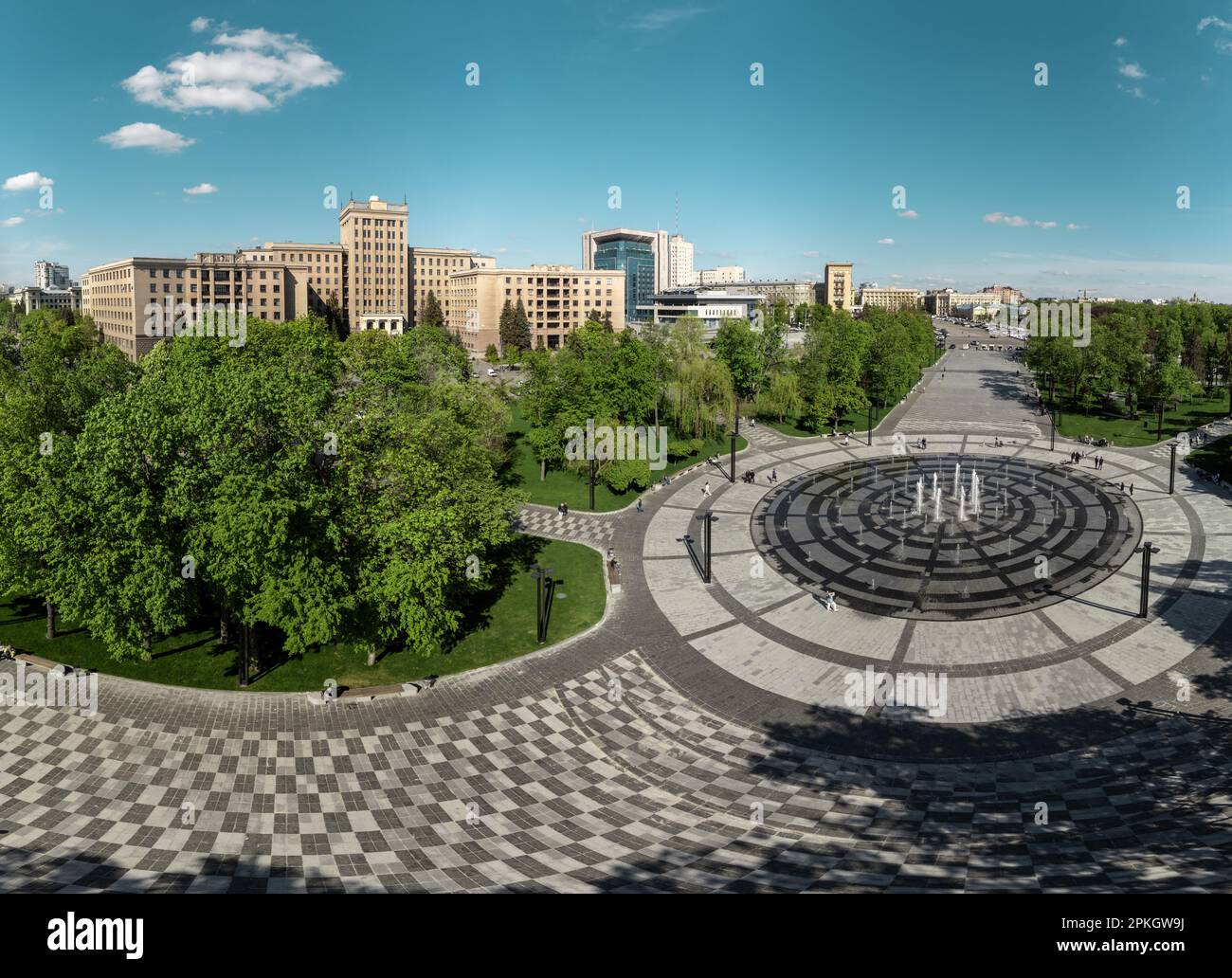Panoramablick über die Stadt auf das nördliche Gebäude der Karazin ...