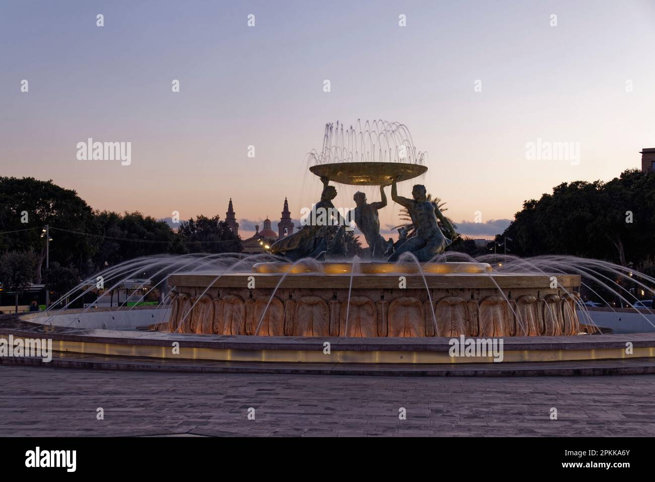 Furjana, Malta. 24. März 2023. Der Tritons-Brunnen bei Sonnenuntergang ...