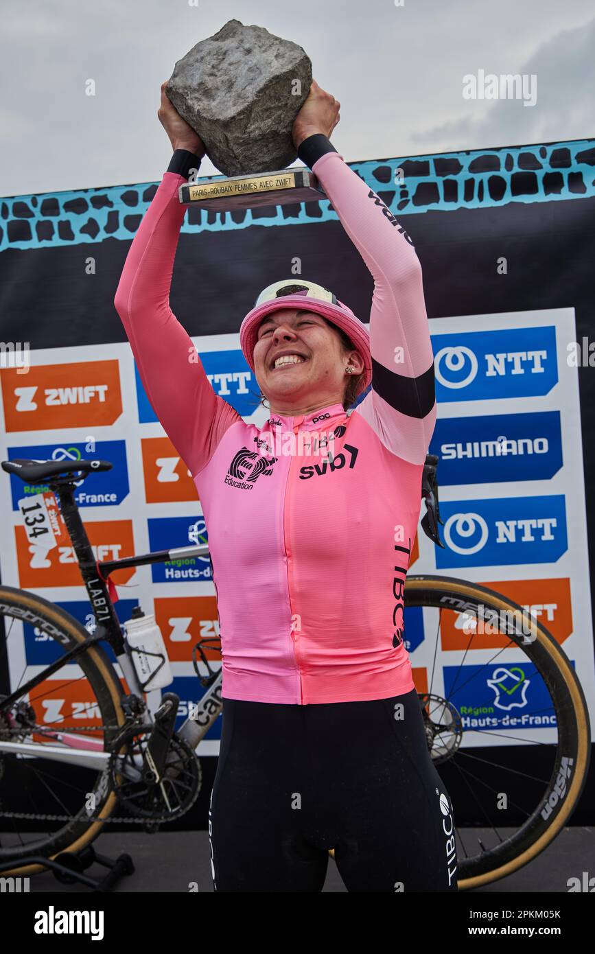 Paris Roubaix Femmes. Ausgabe 3. 8. April 2023 Gewinner Alison Jackson ...
