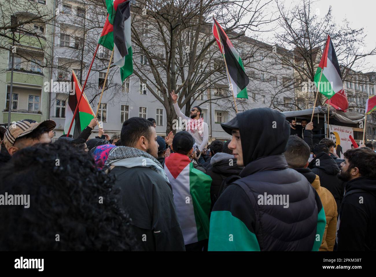 Heute, am 8. April 2023, versammelten sich in Berlin Demonstranten im ...