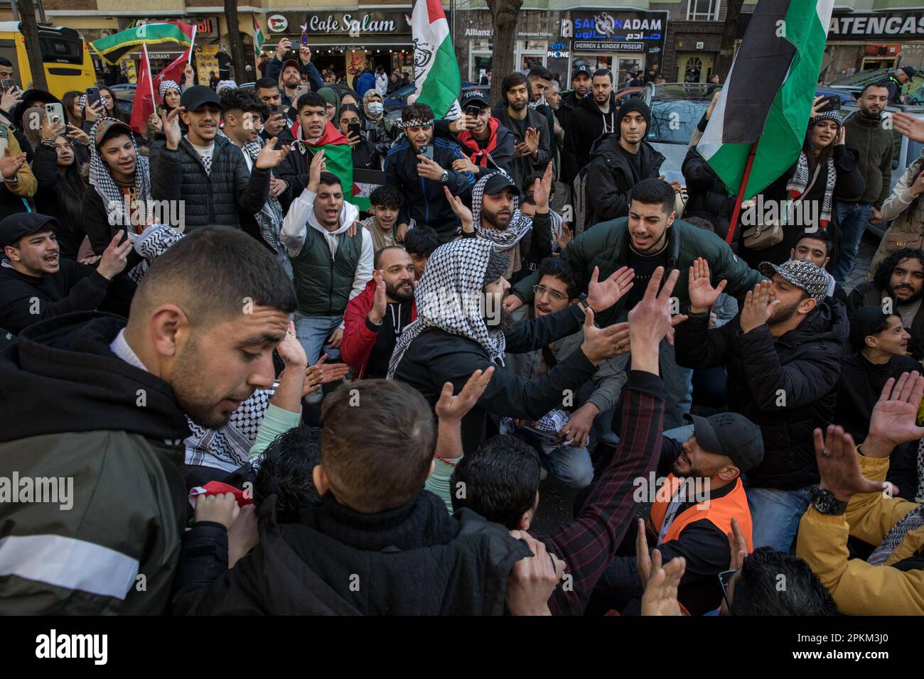 Heute, am 8. April 2023, versammelten sich in Berlin Demonstranten im ...