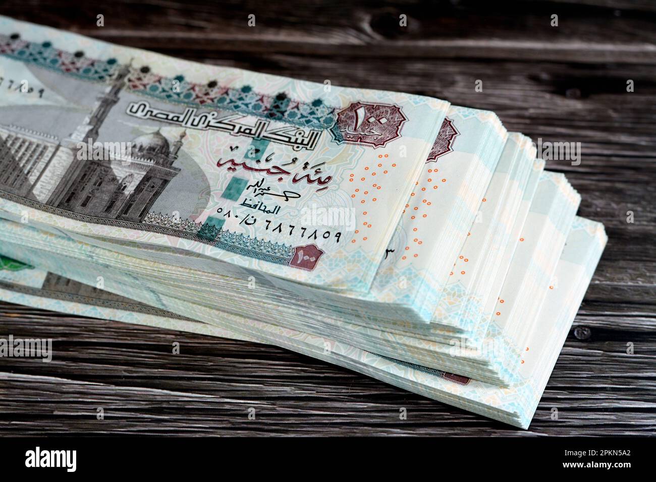 Ein Stapel ägyptischer Währung von 100 EGP LE 100 ägyptische Pfund ...