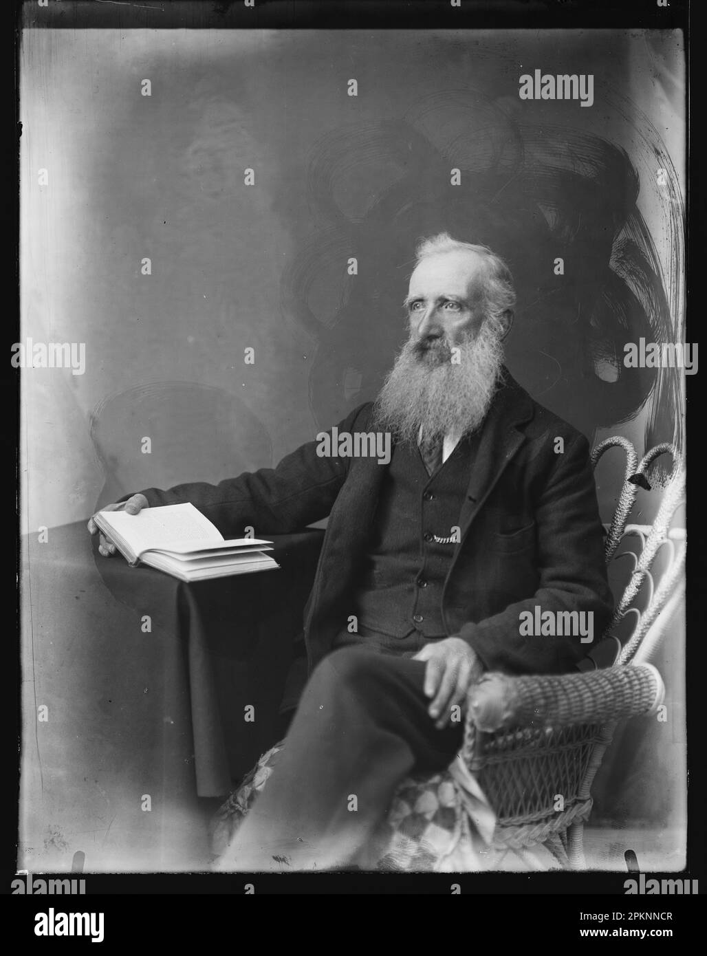 Gebeugter ellbogen oder gewebe Schwarzweiß-Stockfotos und -bilder - Alamy