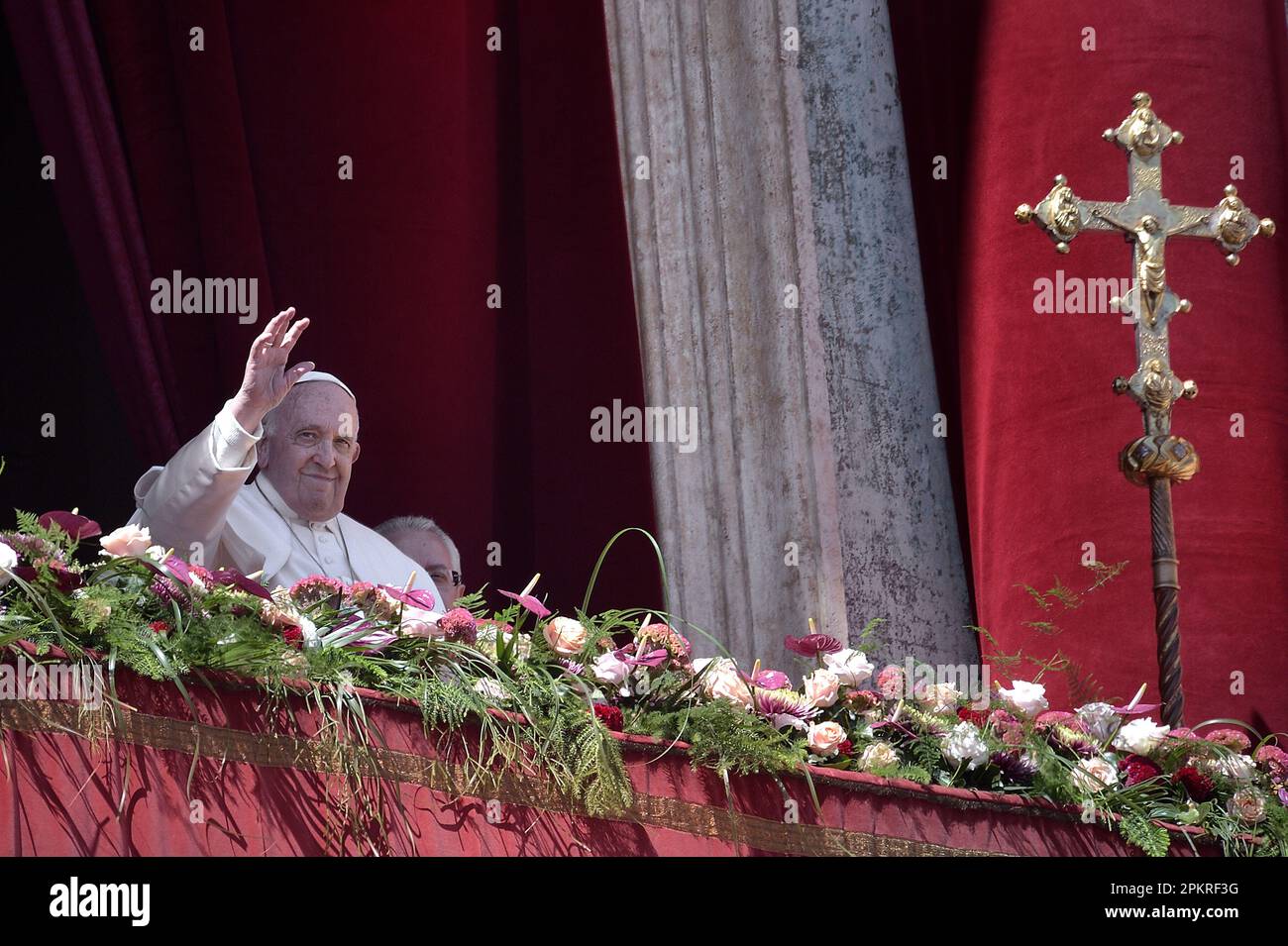 Vatikan. 9. April 2023. Papst Franziskus bringt den Segen „Urbi et Orbi ...