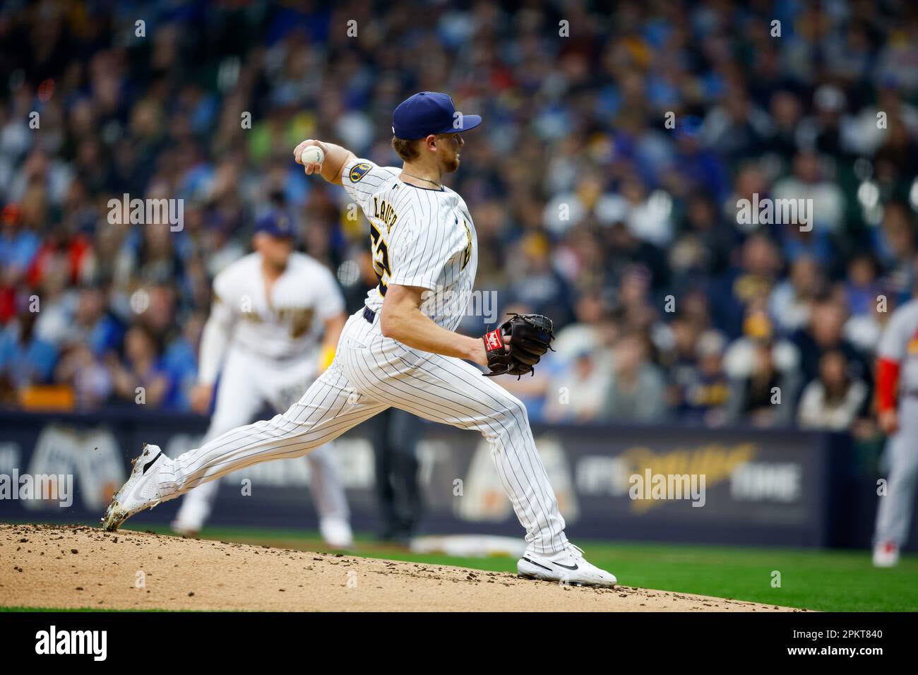 8. April 2023: Milwaukee Brewers startet den Pitcher Eric Lauer (52 ...
