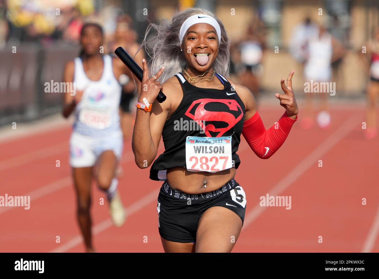 Zakiyah Wilson (2827) runs the anchor leg on the Gardena Serra girls 4 ...