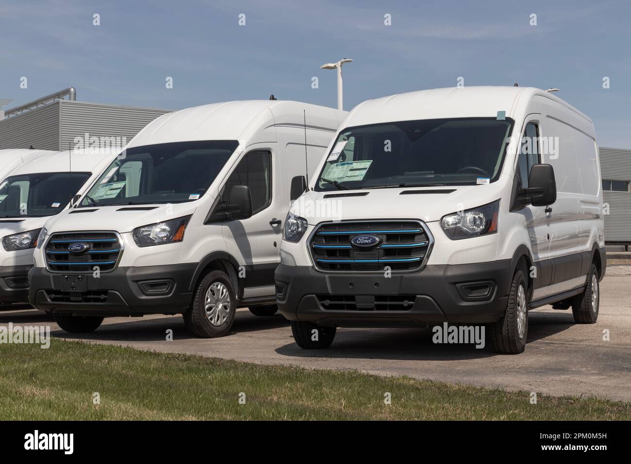 Lafayette - ca. April 2023: Ford E-Transit Cargo Van Ausstellung in ...