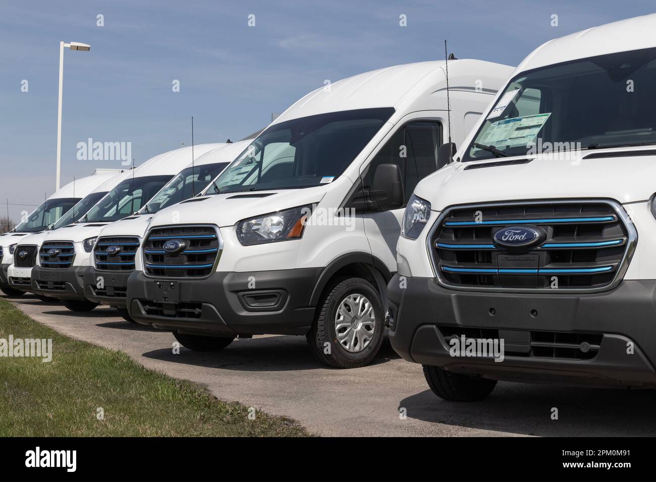 Lafayette - ca. April 2023: Ford E-Transit Cargo Van Ausstellung in ...