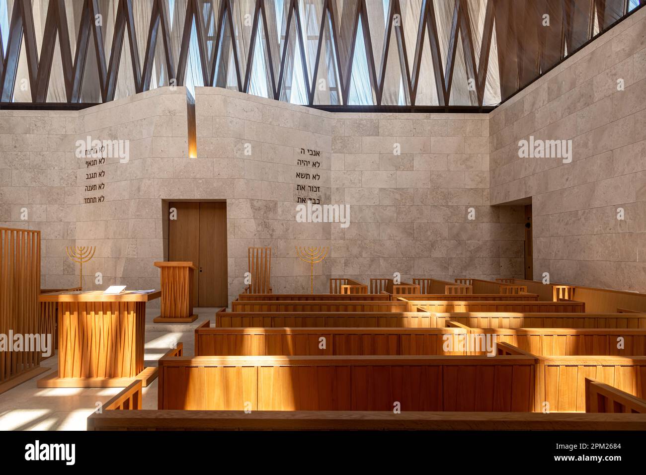 Moses Ben Maimon Synagoge im Abrahamic Family House, das eine Moschee, eine Kirche und eine ...