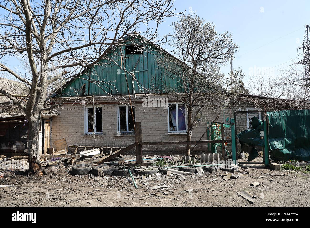 CHASIV YAR, UKRAINE - 10. APRIL 2023 - die Folgen des Beschießens durch ...