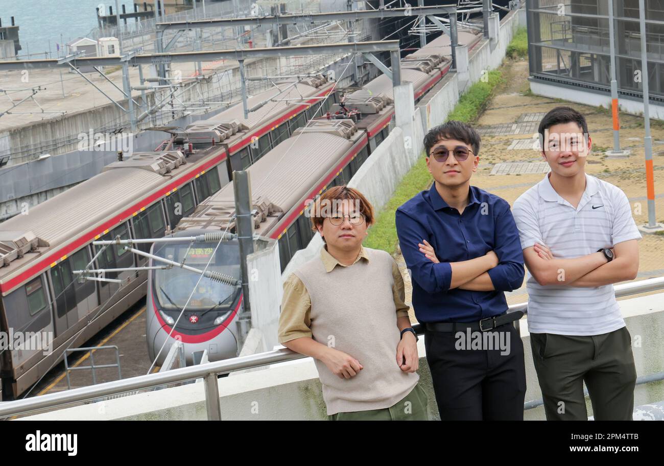 (Von links nach rechts) Interview mit den Eisenbahnenthusiasten Aaron Kei Chun-on, Charles Chu ...