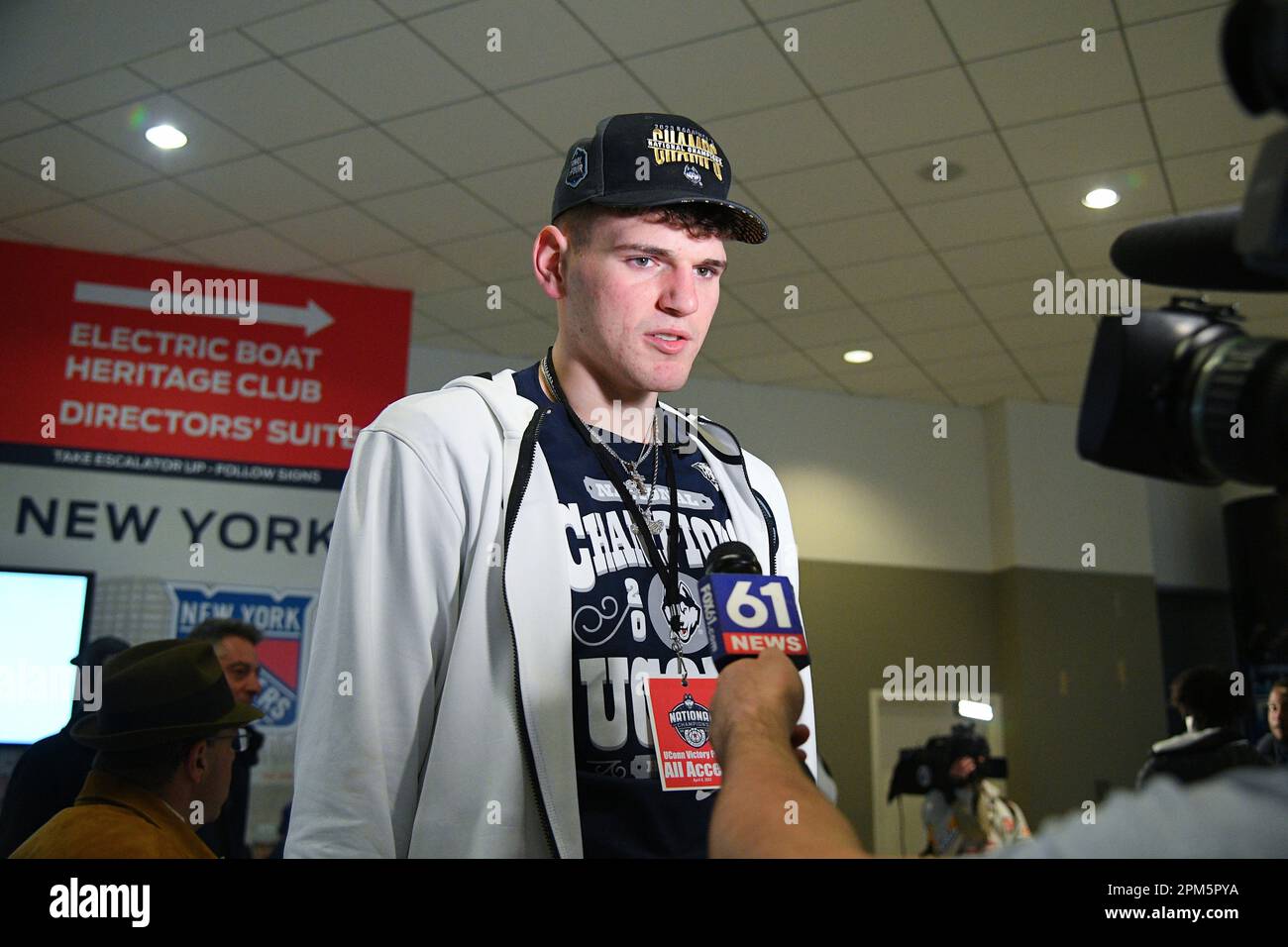 HARTFORD, CT - APRIL 08: UConn Huskies center Donovan Clingan (32) is ...