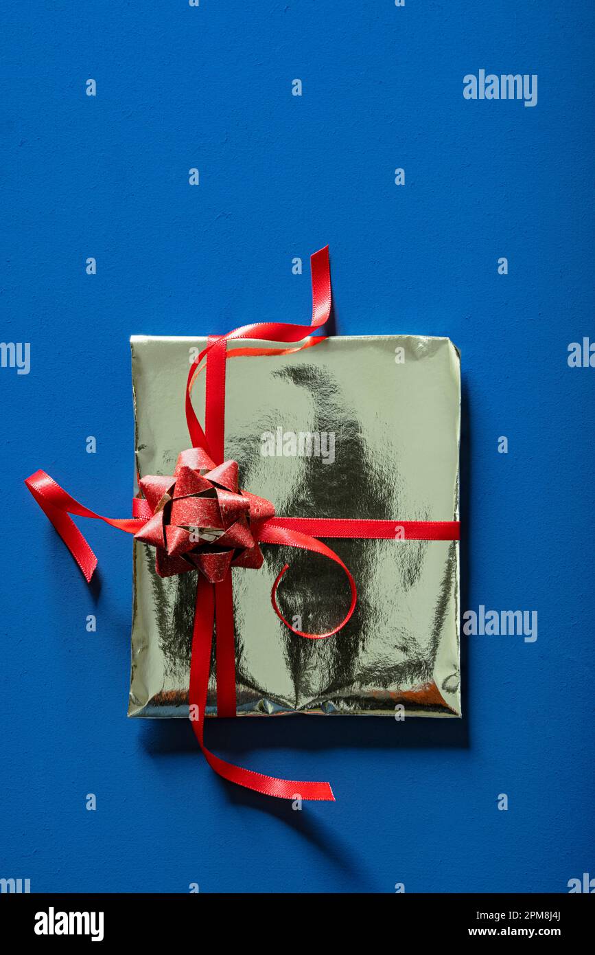 Geschenkschleife gold -Fotos und -Bildmaterial in hoher Auflösung – Alamy