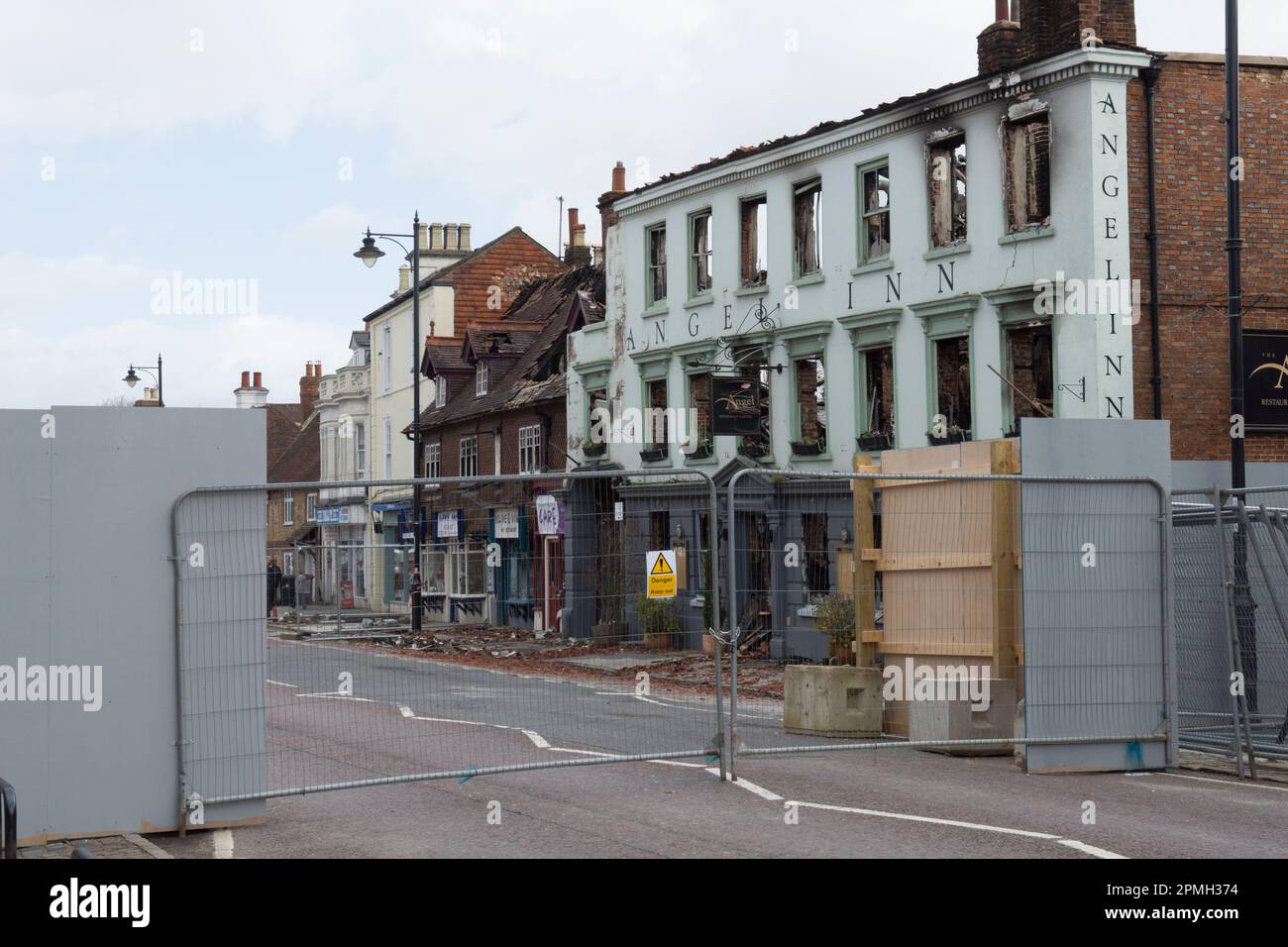 Die Hauptstraße A286, A272 durch Midhurst, West Sussex, ist aufgrund ...