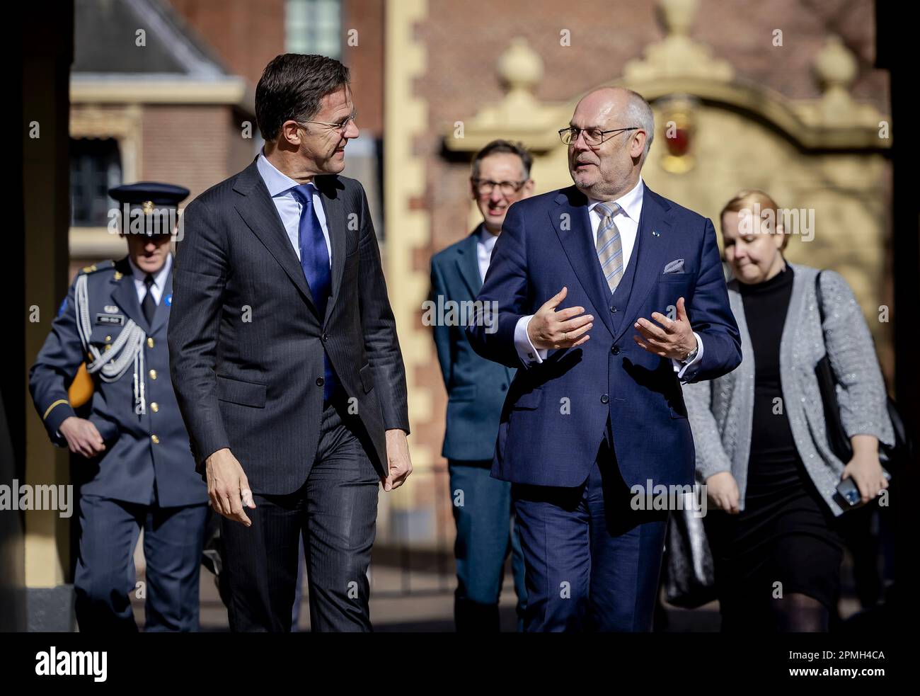 DEN HAAG - Premierminister Mark Rutte (l) empfängt den Präsidenten der ...
