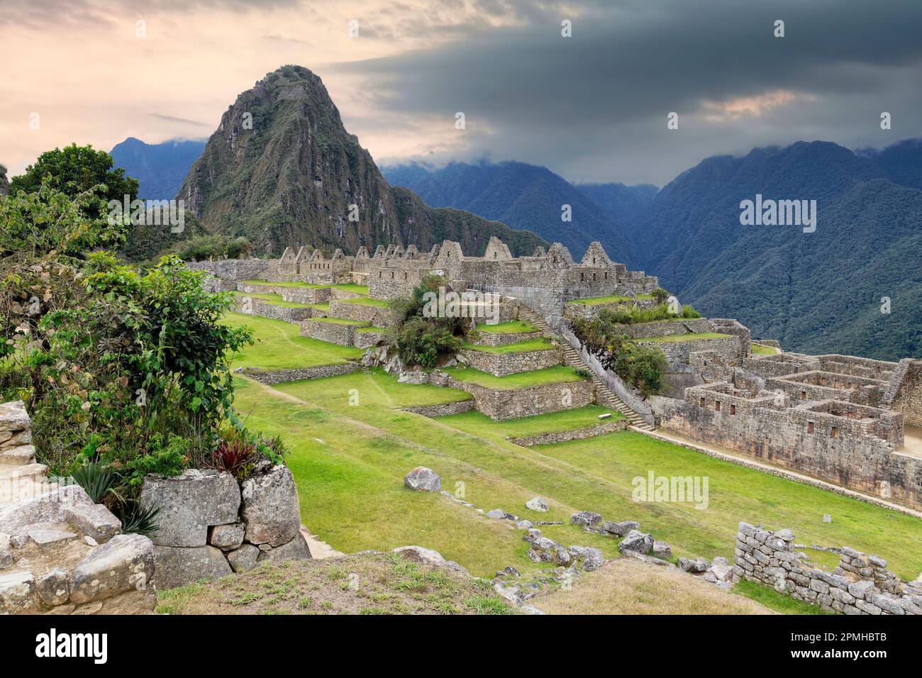 Machu Picchu, UNESCO-Weltkulturerbe, Ruine der Inkas mit Mount Huayana ...