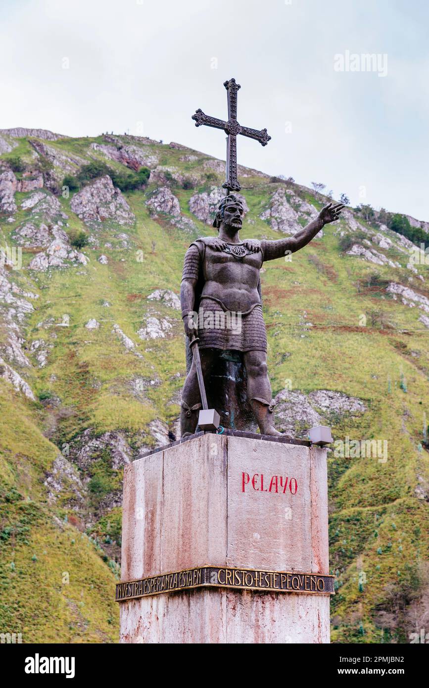 Statue don pelayo pelagius asturias in -Fotos und -Bildmaterial in ...