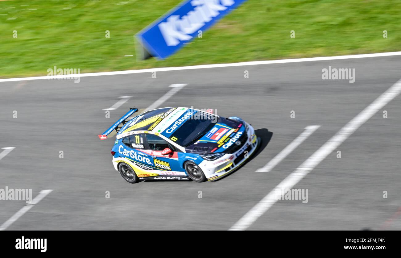Brands Hatch Circuit, Longfield, Kent, Großbritannien, am 12. April 2023. Andrew Watson bei der ...