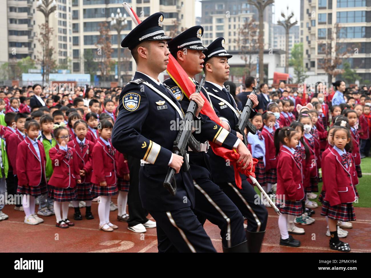 NEIJIANG, CHINA - 14. APRIL 2023 - Lehrer und Studenten nehmen an einer ...