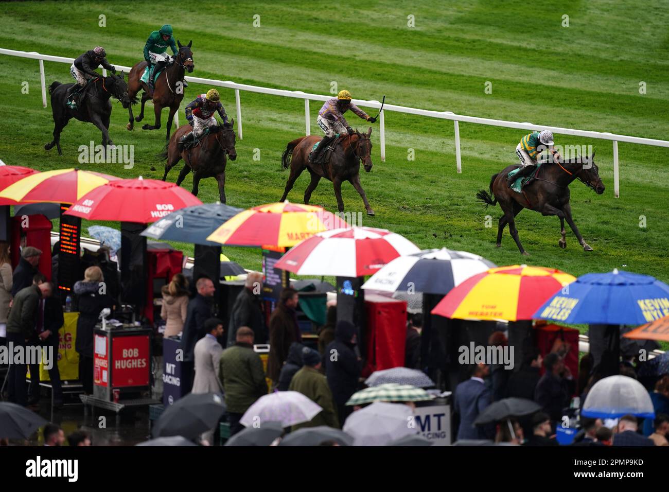 Der Gewinner in The Poundland Ride by Rachael Blackmore in Aktion ...