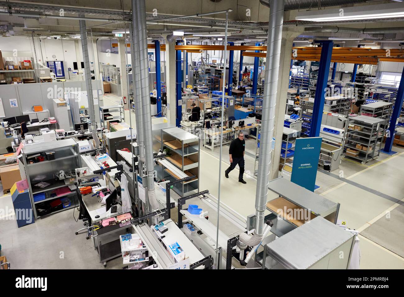 Wedel, Deutschland. 14. April 2023. Blick in eine Produktionshalle der Firma VINCORION Advanced ...