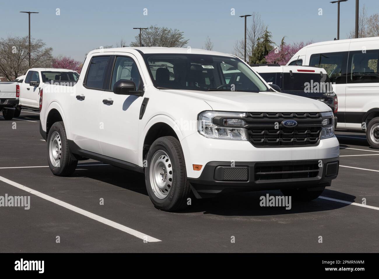Zionsville - ca. April 2023: Ford Maverick Kompaktlaster-Ausstellung in ...