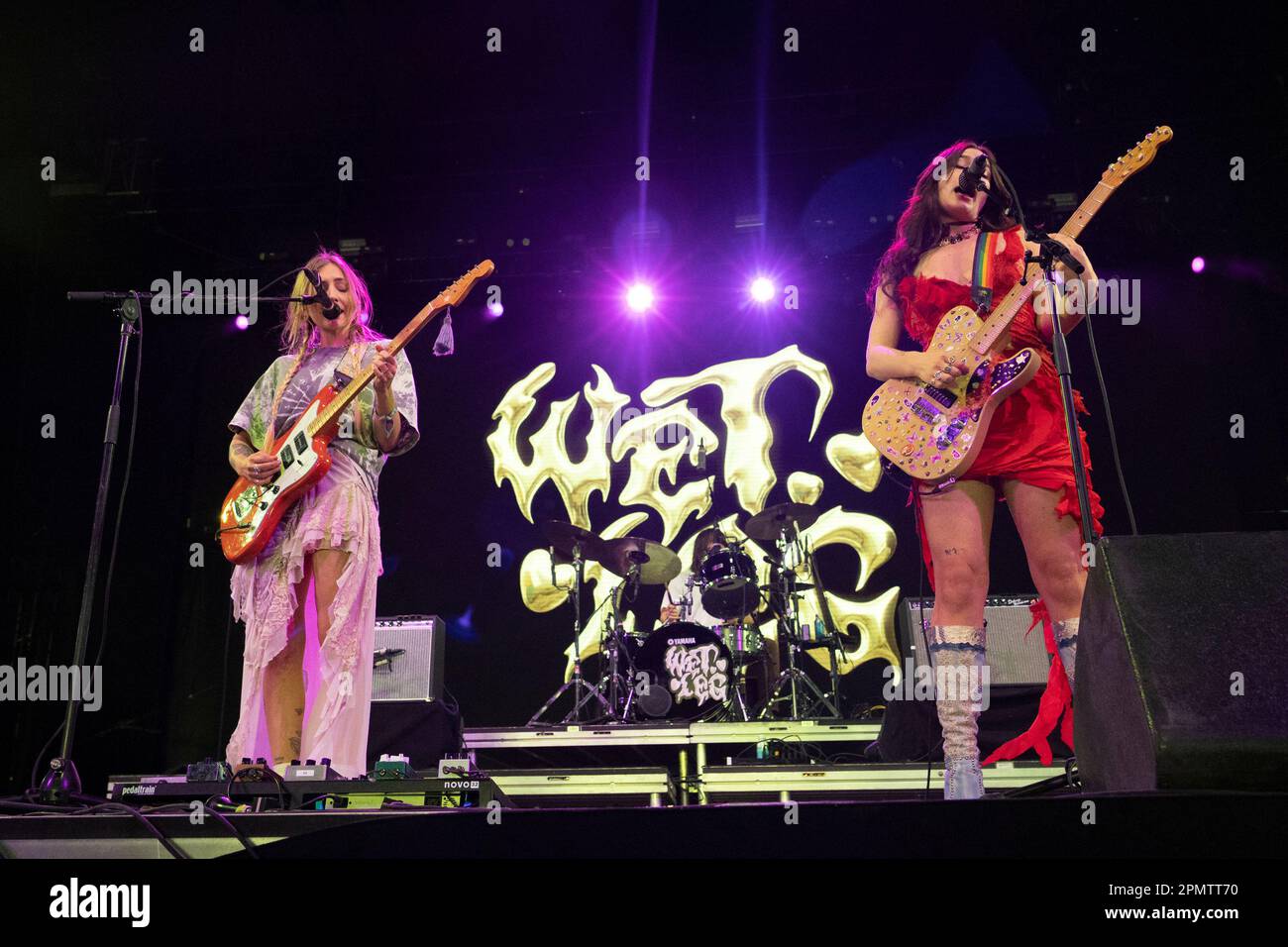 Hester Chambers, left, and Rhian Teasdale of Wet Leg perform at the ...