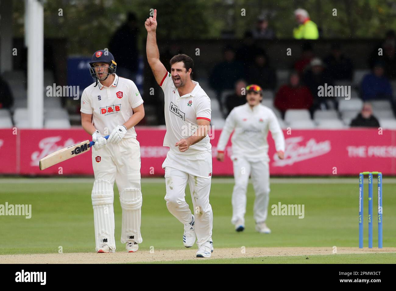 Colin de Grandhomme von Lancashire feiert die Wicket-Begegnung von ...