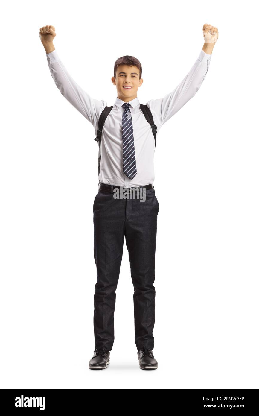 Ein langes Porträt eines glücklichen männlichen Schülers, der eine Schuluniform trägt und die ...