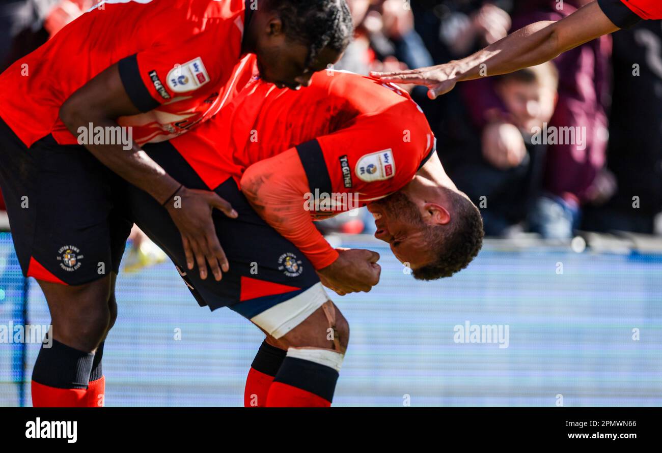 Carlton Morris von Luton Town feiert das zweite Tor seiner Seite des ...