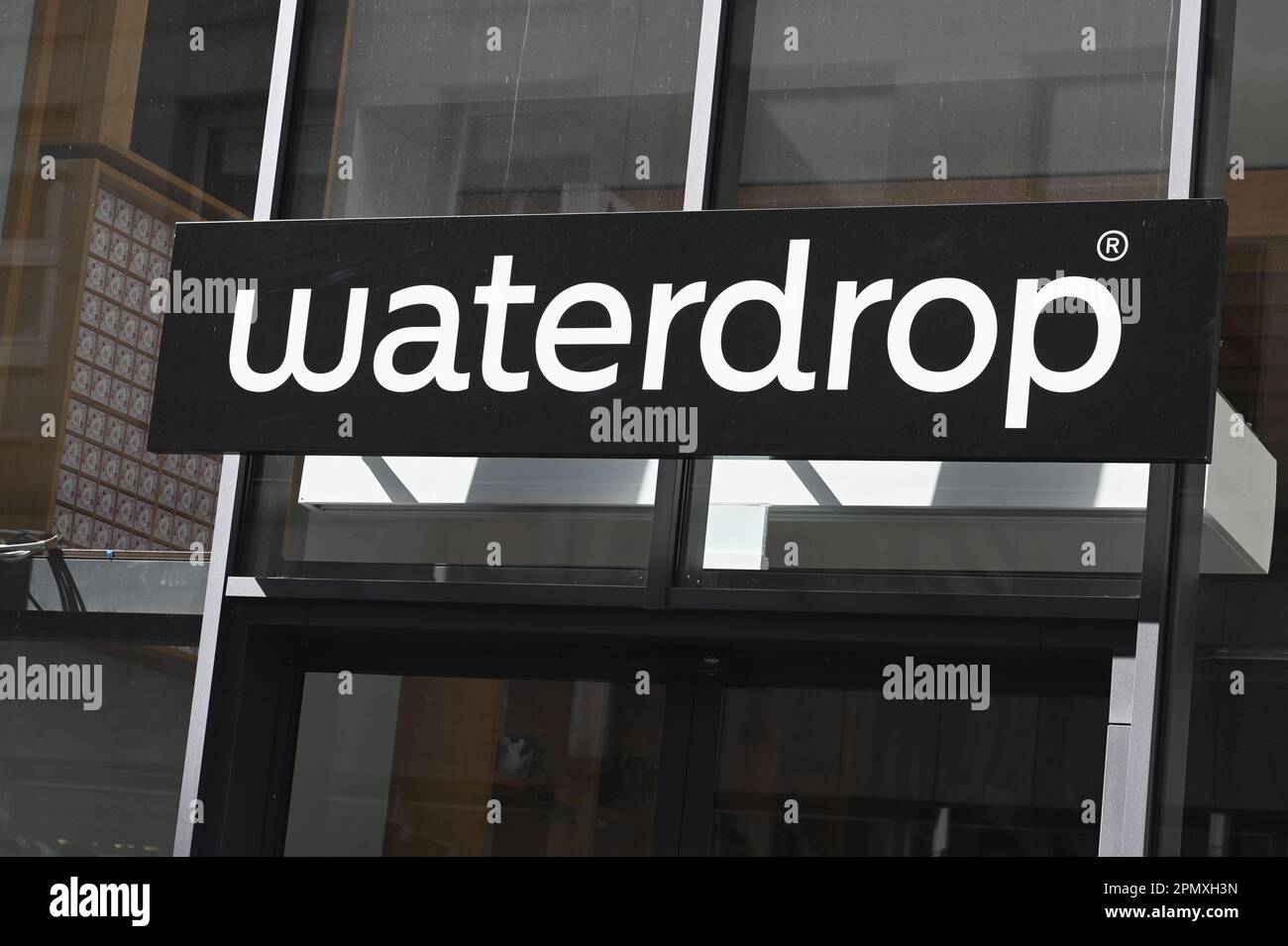 Waterdrop microdrink gmbh -Fotos und -Bildmaterial in hoher Auflösung ...