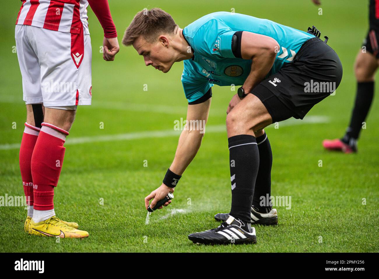 Herning, Dänemark. 14., 2023. April. Schiedsrichter Jacob Karlsen beim ...