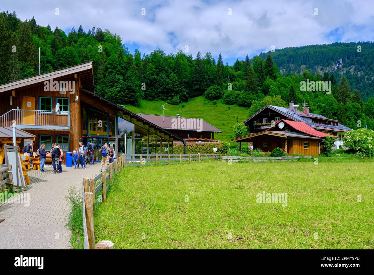 Oberstdorf, Bayern, Deutschland - 10. Juni 2022: Zahlreiche Besucher ...