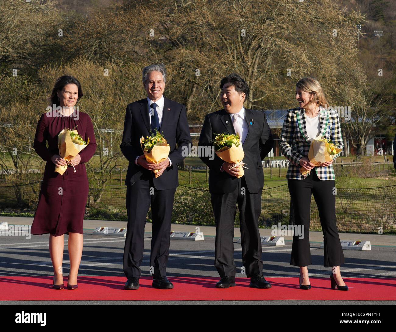 Karuizawa, Japan. 16. April 2023. Außenministerin Annalena Baerbock (l ...