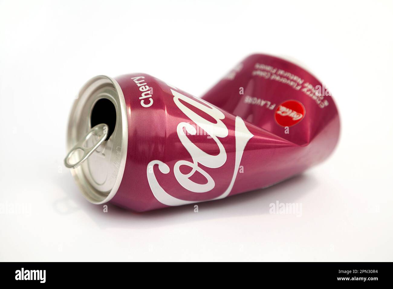 Aluminium zerknitterte dose -Fotos und -Bildmaterial in hoher Auflösung ...