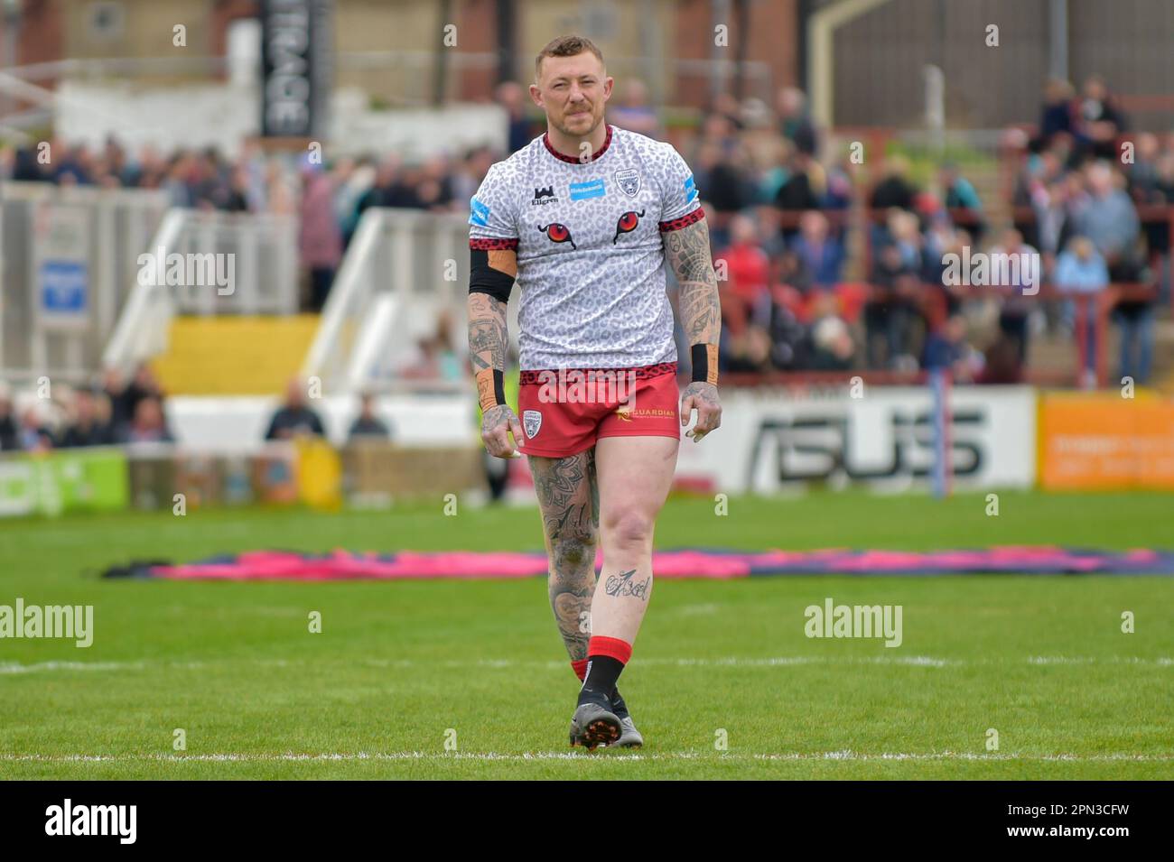Josh Charnley #5 von Leigh Leopards, die sich vor dem Spiel der Betfred ...
