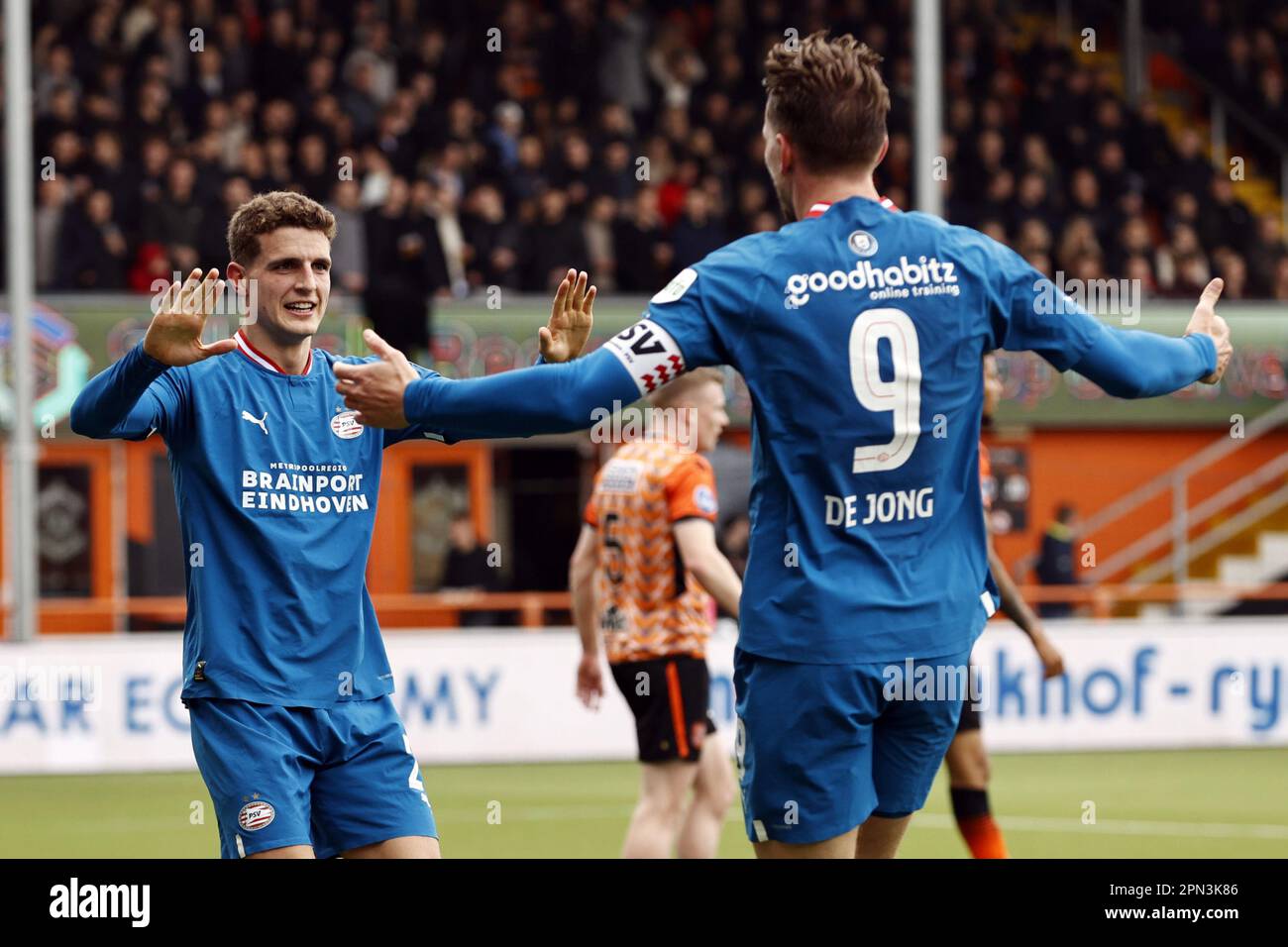 VOLENDAM - (lr) Guus Til von PSV Eindhoven und Luuk de Jong von PSV ...