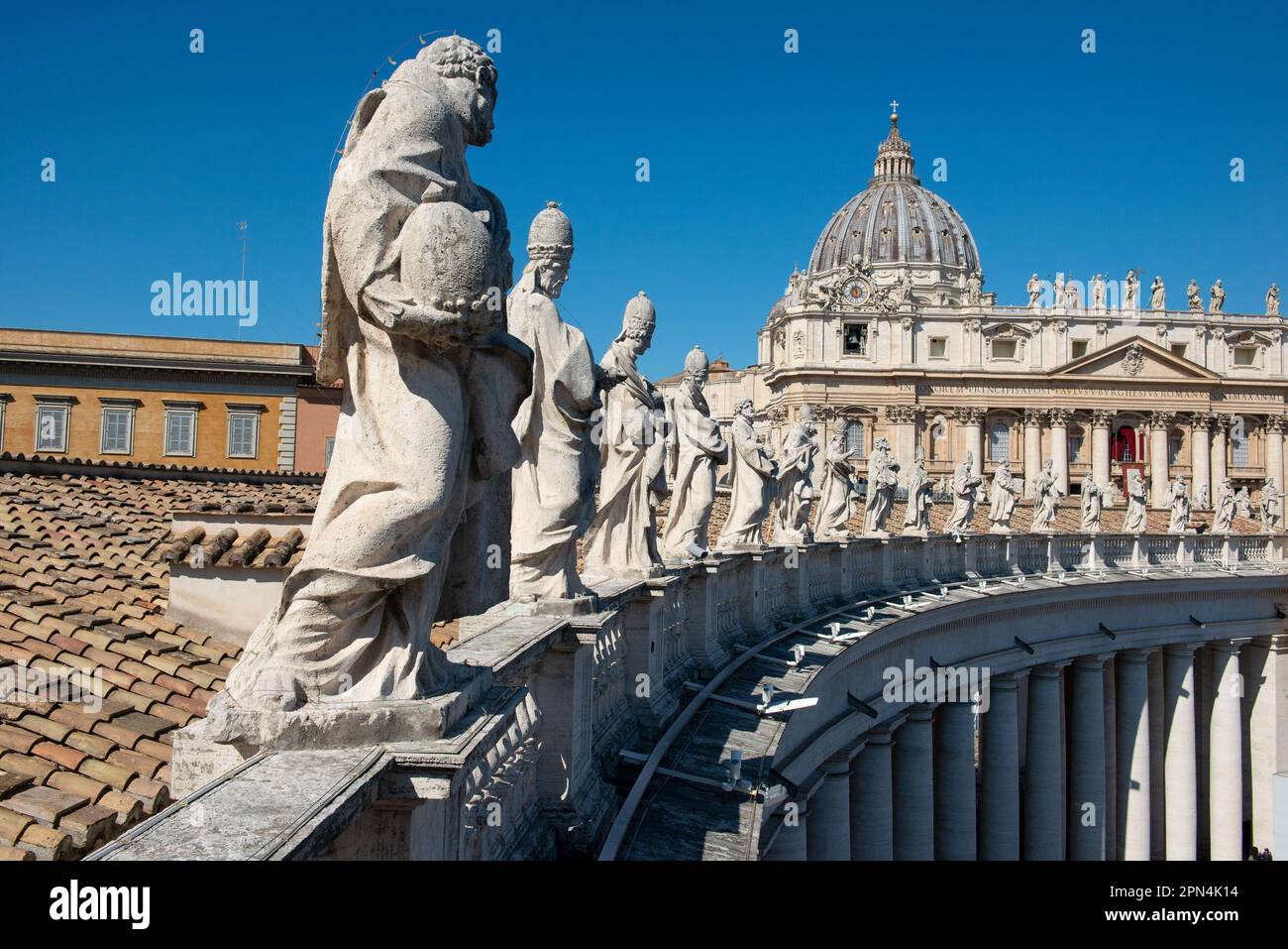 09. April 2023 - Vatikan: Papst Franziskus leitet die Heilige Messe und ...