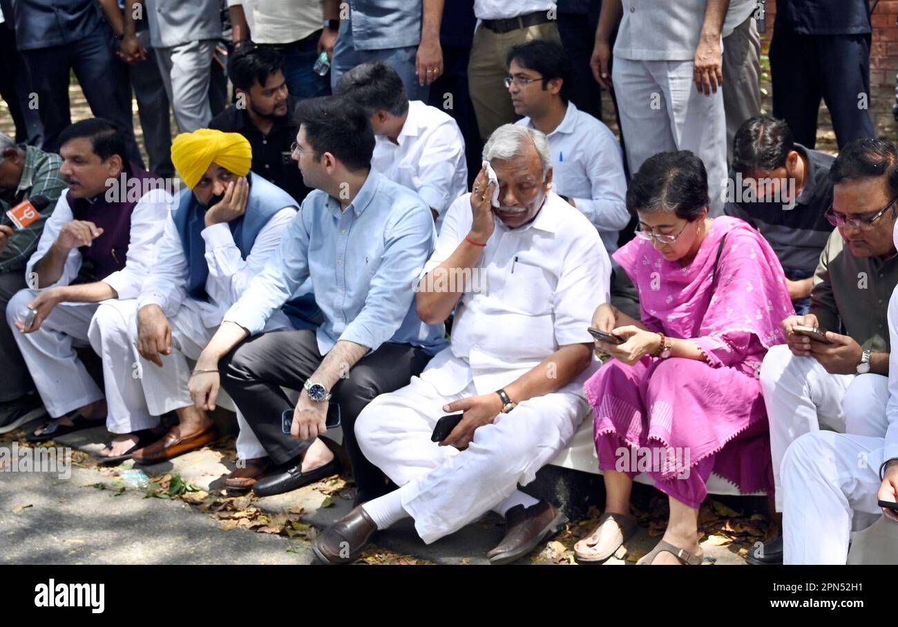 NEU-DELHI, INDIEN - APRIL 16: Punjab CM Bhagwant Mann, AAP MP Sanjay Singh, Raghav Chadha und ...