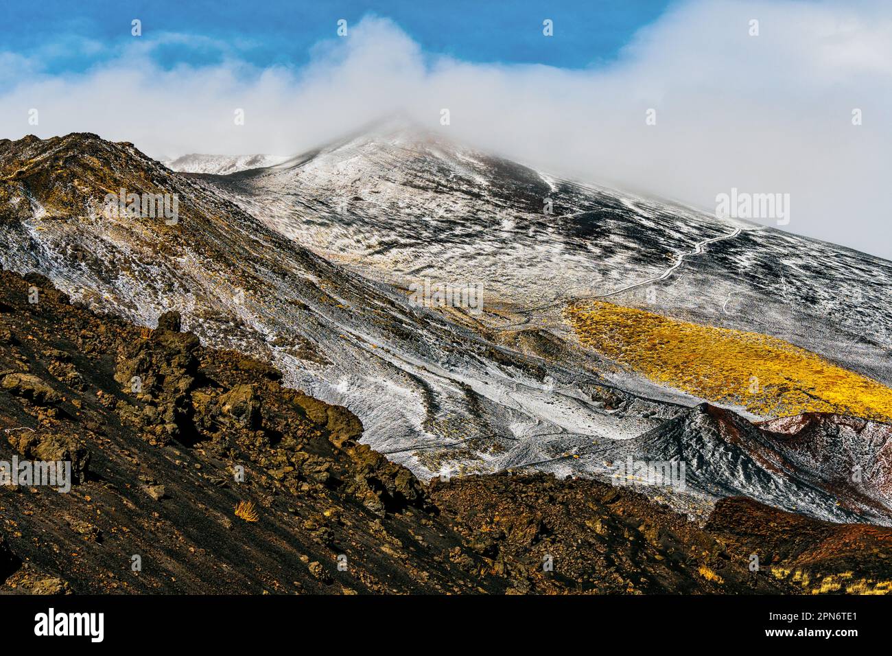 Lava hügel -Fotos und -Bildmaterial in hoher Auflösung – Alamy
