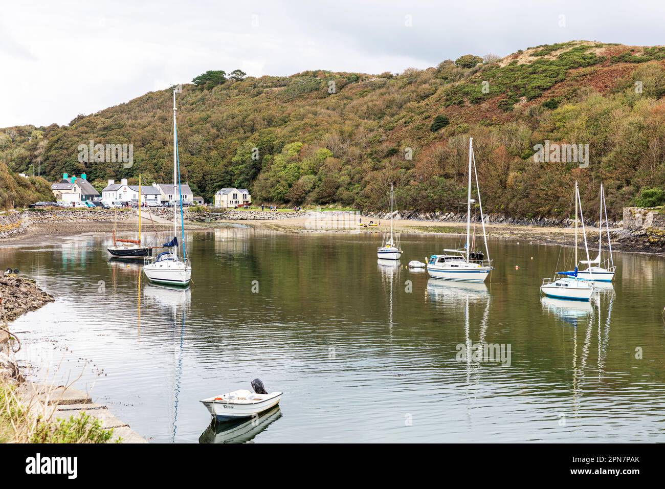 Solva Hafendorf, an der St. Brides Bay, Pembrokeshire, Wales, solva ...