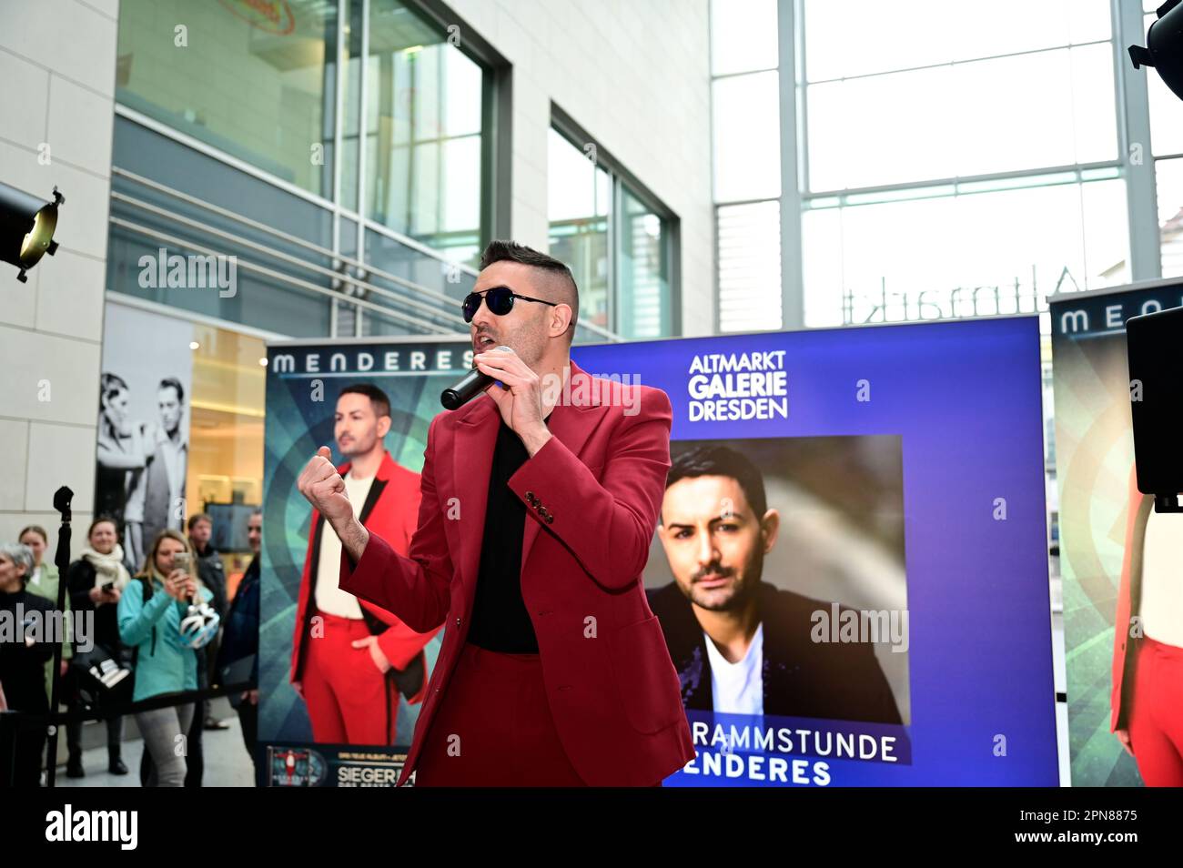 Musik promo -Fotos und -Bildmaterial in hoher Auflösung – Alamy