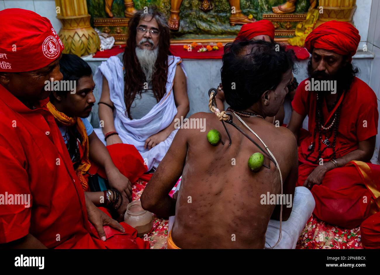 Charak puja in bangladesch -Fotos und -Bildmaterial in hoher Auflösung ...