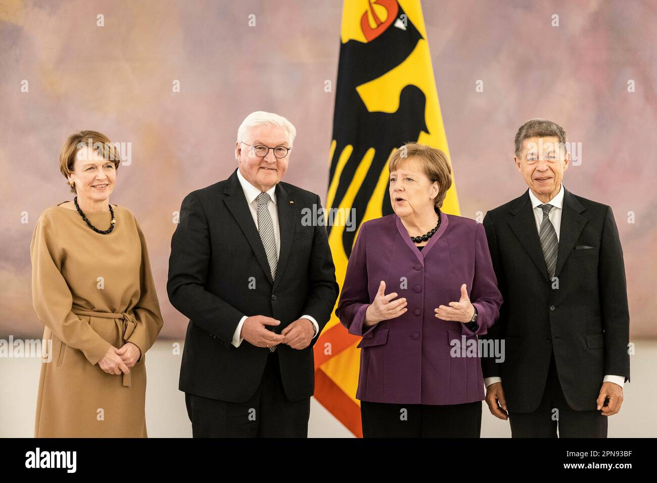 Berlin, Deutschland. 17. April 2023. (LR) Elke Buedenbender, Ehefrau ...