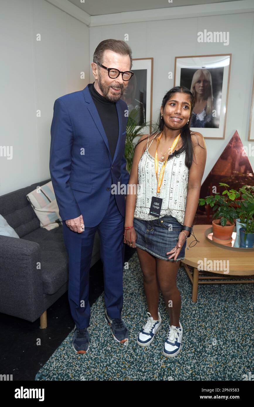 Josie Felix, der millionste Kunde bei ABBA Voyage, trifft Bjorn Ulvaeus ...